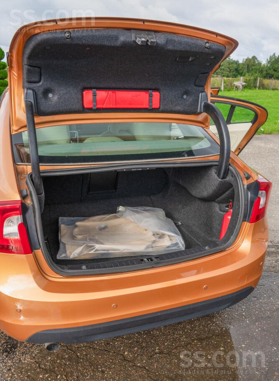 Orange Volvo S60 2012 in Limbazi, with an engine capacity of 1.60 L and mileage of 79 thousand km for 5950 €, photo 31 on AUTOMOTO.COM.LV