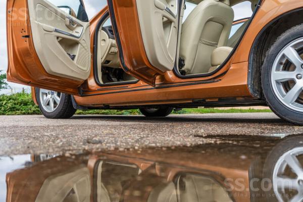 Orange Volvo S60 2012 in Limbazi, with an engine capacity of 1.60 L and mileage of 79 thousand km for 5950 €, photo 10 on AUTOMOTO.COM.LV
