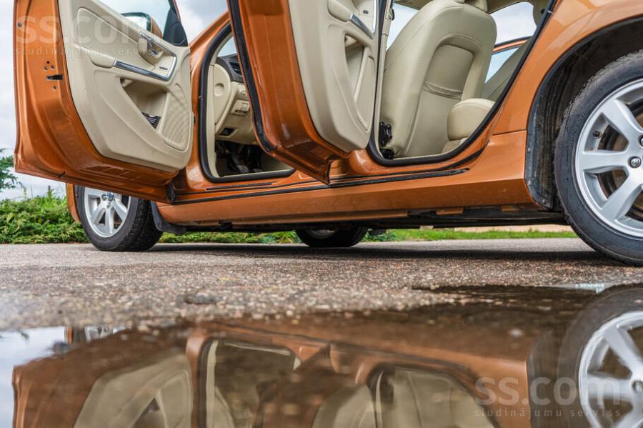 Orange Volvo S60 2012 in Limbazi, with an engine capacity of 1.60 L and mileage of 79 thousand km for 5950 €, photo 10 on AUTOMOTO.COM.LV