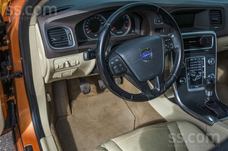Orange Volvo S60 2012 in Limbazi, with an engine capacity of 1.60 L and mileage of 79 thousand km for 5950 €, photo 15 on AUTOMOTO.COM.LV