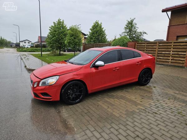 Sarkans Volvo S60 2012 Kauņa, ar dzinēja tilpumu 3.00 L un nobraukumu 190 tūkst. km par 4555 €, foto 1 vietnē AUTOMOTO.COM.LV