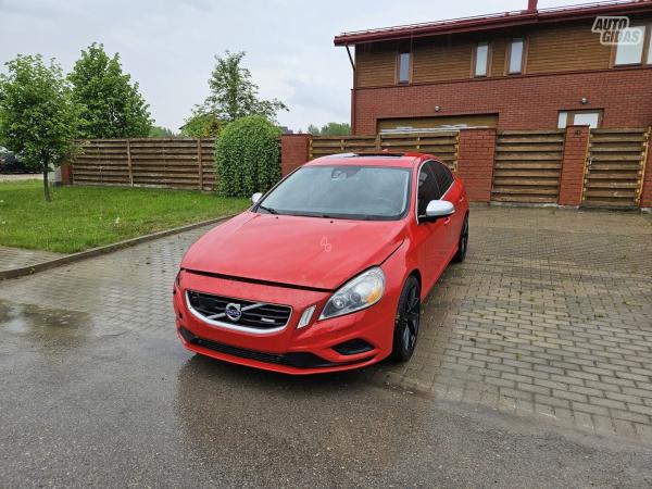 Sarkans Volvo S60 2012 Kauņa, ar dzinēja tilpumu 3.00 L un nobraukumu 190 tūkst. km par 4555 €, foto 4 vietnē AUTOMOTO.COM.LV