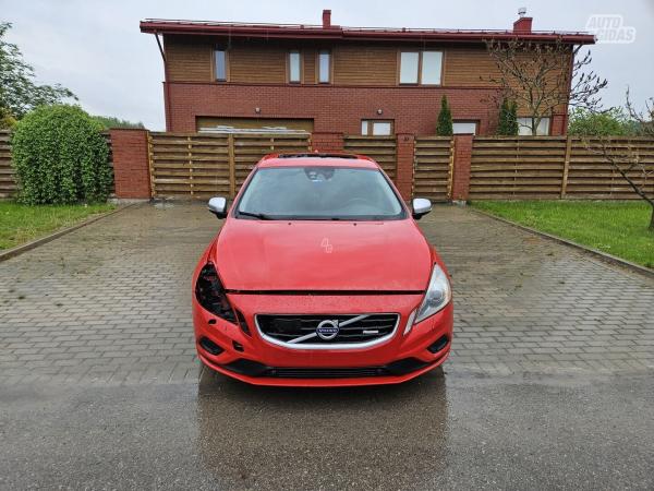 Sarkans Volvo S60 2012 Kauņa, ar dzinēja tilpumu 3.00 L un nobraukumu 190 tūkst. km par 4555 €, foto 6 vietnē AUTOMOTO.COM.LV