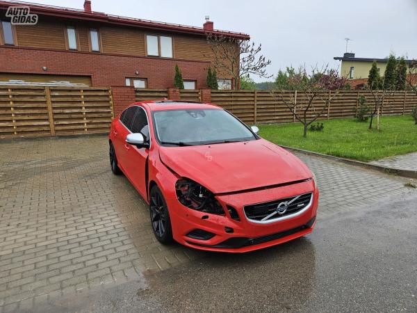 Sarkans Volvo S60 2012 Kauņa, ar dzinēja tilpumu 3.00 L un nobraukumu 190 tūkst. km par 4555 €, foto 7 vietnē AUTOMOTO.COM.LV