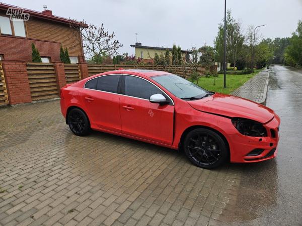 Sarkans Volvo S60 2012 Kauņa, ar dzinēja tilpumu 3.00 L un nobraukumu 190 tūkst. km par 4555 €, foto 8 vietnē AUTOMOTO.COM.LV
