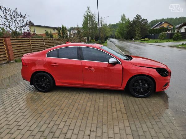 Sarkans Volvo S60 2012 Kauņa, ar dzinēja tilpumu 3.00 L un nobraukumu 190 tūkst. km par 4555 €, foto 9 vietnē AUTOMOTO.COM.LV