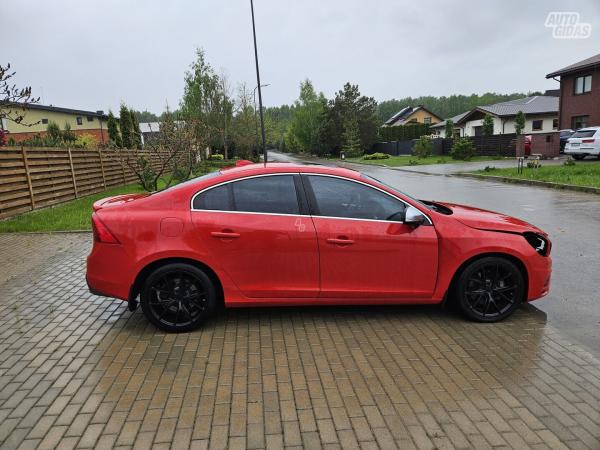 Sarkans Volvo S60 2012 Kauņa, ar dzinēja tilpumu 3.00 L un nobraukumu 190 tūkst. km par 4555 €, foto 10 vietnē AUTOMOTO.COM.LV