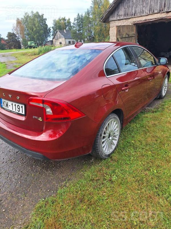 Sarkans Volvo S60 2011 Ventspils, ar dzinēja tilpumu 1.60 L un nobraukumu 345 tūkst. km par 3700 €, foto 5 vietnē AUTOMOTO.COM.LV