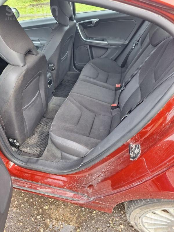 Sarkans Volvo S60 2011 Ventspils, ar dzinēja tilpumu 1.60 L un nobraukumu 345 tūkst. km par 3700 €, foto 6 vietnē AUTOMOTO.COM.LV