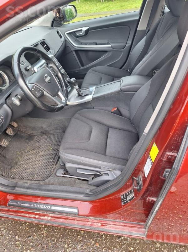 Sarkans Volvo S60 2011 Ventspils, ar dzinēja tilpumu 1.60 L un nobraukumu 345 tūkst. km par 3700 €, foto 8 vietnē AUTOMOTO.COM.LV