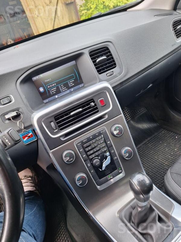 Sarkans Volvo S60 2011 Ventspils, ar dzinēja tilpumu 1.60 L un nobraukumu 345 tūkst. km par 3700 €, foto 11 vietnē AUTOMOTO.COM.LV