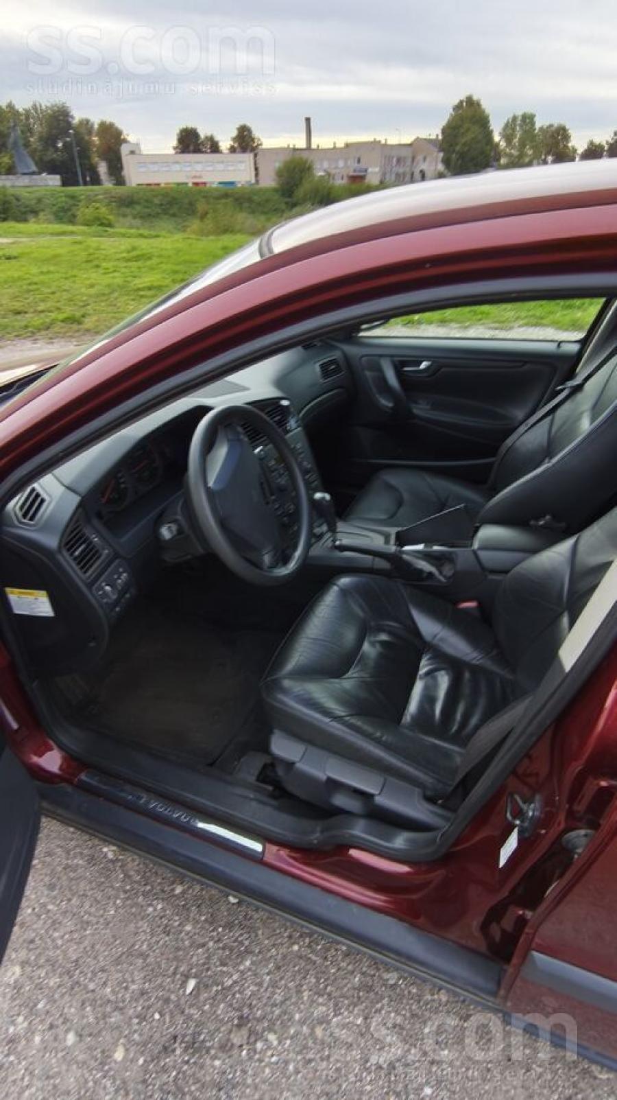 Sarkans Volvo S60 2000 Daugavpils, ar dzinēja tilpumu 2.40 L un nobraukumu 198 tūkst. km par 1300 €, foto 3 vietnē AUTOMOTO.COM.LV
