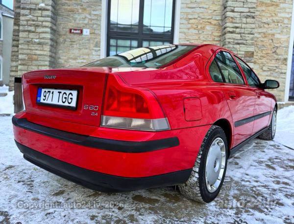 Red Volvo S60 2001 in Tallinn, with an engine capacity of 2.40 L and mileage of 350 thousand km for 1499 €, photo 3 on AUTOMOTO.COM.LV