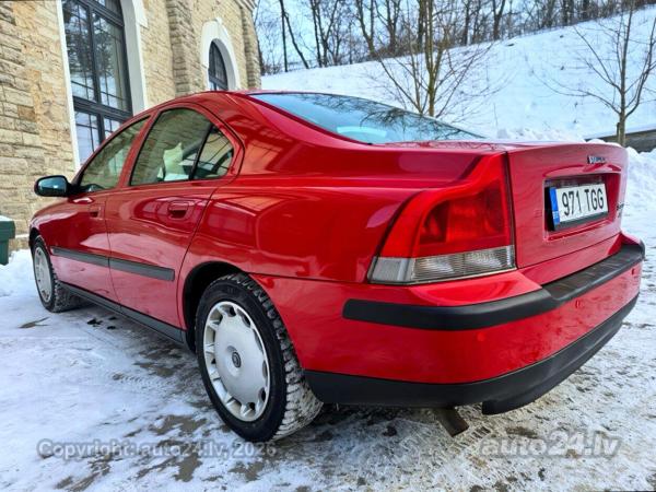 Red Volvo S60 2001 in Tallinn, with an engine capacity of 2.40 L and mileage of 350 thousand km for 1499 €, photo 4 on AUTOMOTO.COM.LV