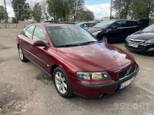 Red Volvo S60 2001 in Talsi, with an engine capacity of 2.40 L and mileage of 336 thousand km for 2350 €, photo 3 on AUTOMOTO.COM.LV