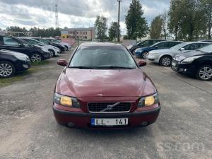 Red Volvo S60 2001 in Talsi, with an engine capacity of 2.40 L and mileage of 336 thousand km for 2350 €, photo 4 on AUTOMOTO.COM.LV