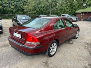 Red Volvo S60 2001 in Talsi, with an engine capacity of 2.40 L and mileage of 336 thousand km for 2350 €, photo 5 on AUTOMOTO.COM.LV