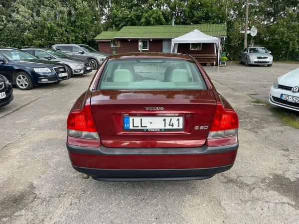 Red Volvo S60 2001 in Talsi, with an engine capacity of 2.40 L and mileage of 336 thousand km for 2350 €, photo 5 on AUTOMOTO.COM.LV