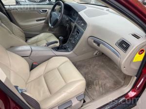 Red Volvo S60 2001 in Talsi, with an engine capacity of 2.40 L and mileage of 336 thousand km for 2350 €, photo 8 on AUTOMOTO.COM.LV