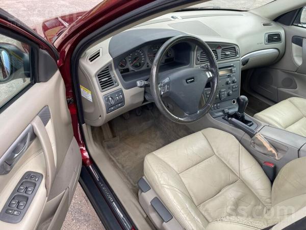 Red Volvo S60 2001 in Talsi, with an engine capacity of 2.40 L and mileage of 336 thousand km for 2350 €, photo 8 on AUTOMOTO.COM.LV