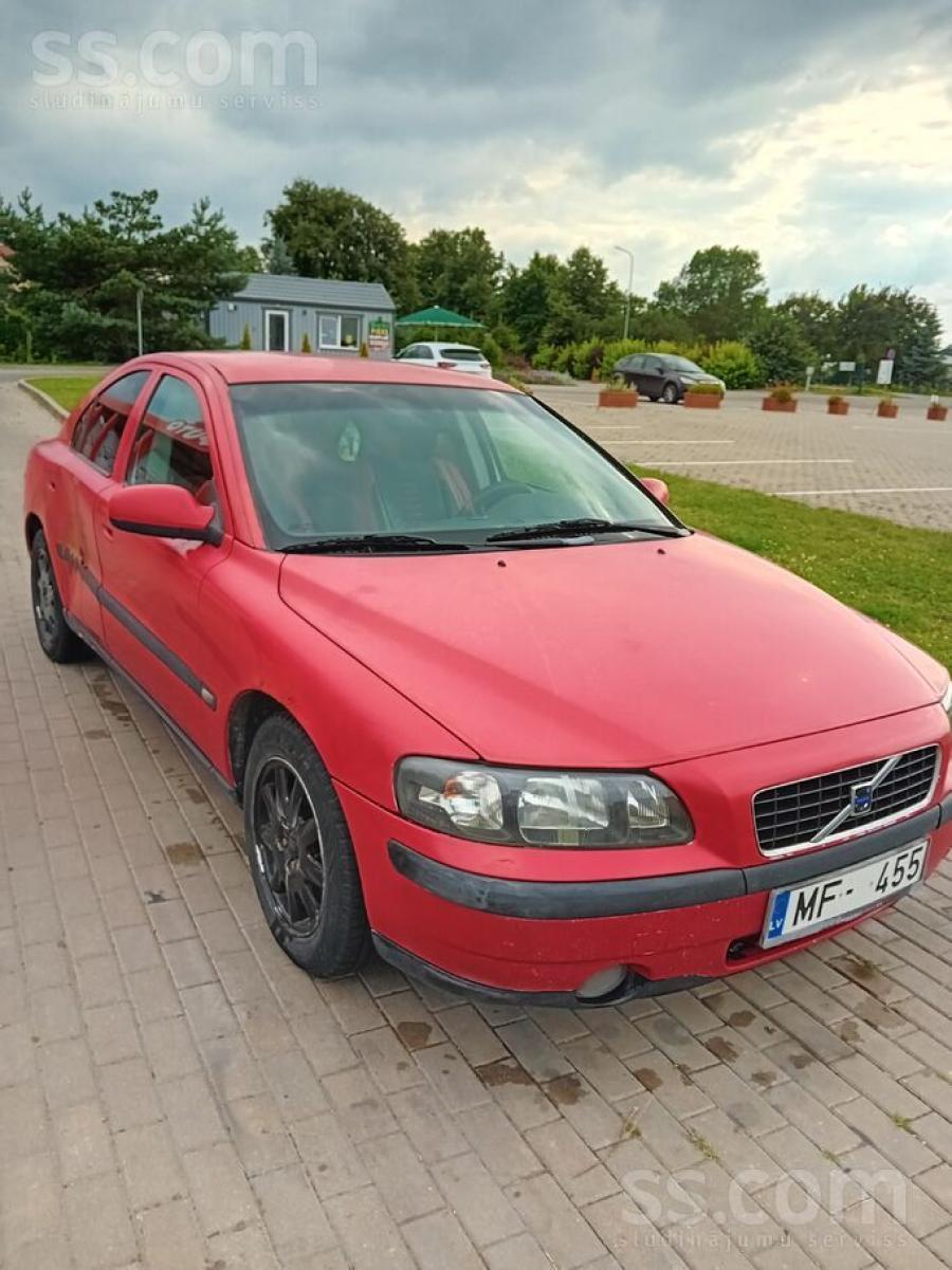 Sarkans Volvo S60 2001 Rīga, ar dzinēja tilpumu 2.40 L un nobraukumu 284 tūkst. km par 1400 €, foto 1 vietnē AUTOMOTO.COM.LV