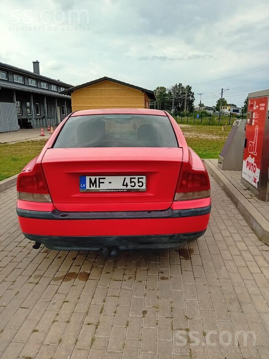Sarkans Volvo S60 2001 Rīga, ar dzinēja tilpumu 2.40 L un nobraukumu 284 tūkst. km par 1400 €, foto 4 vietnē AUTOMOTO.COM.LV