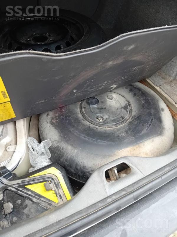 Sarkans Volvo S60 2001 Rīga, ar dzinēja tilpumu 2.40 L un nobraukumu 284 tūkst. km par 800 €, foto 5 vietnē AUTOMOTO.COM.LV
