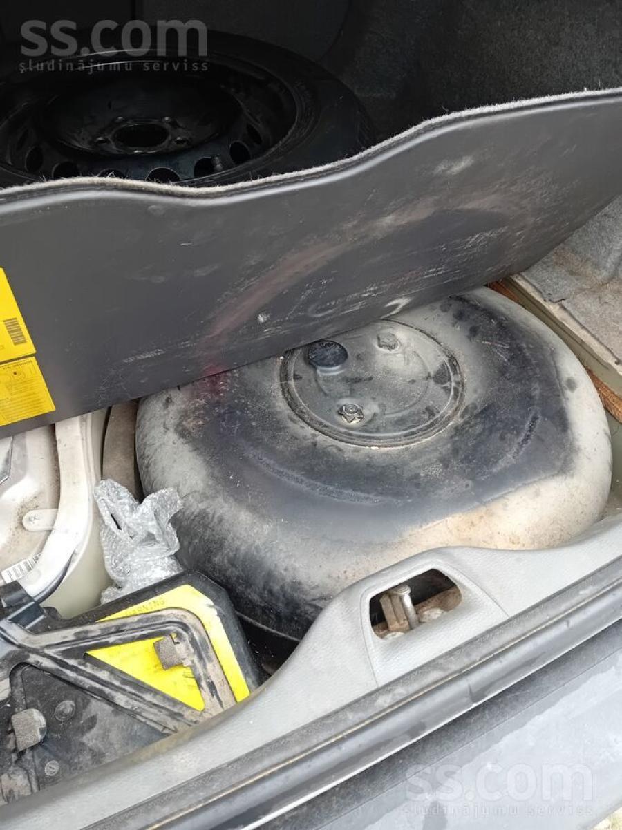 Sarkans Volvo S60 2001 Rīga, ar dzinēja tilpumu 2.40 L un nobraukumu 284 tūkst. km par 800 €, foto 5 vietnē AUTOMOTO.COM.LV