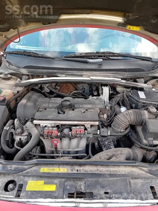 Sarkans Volvo S60 2001 Rīga, ar dzinēja tilpumu 2.40 L un nobraukumu 284 tūkst. km par 800 €, foto 10 vietnē AUTOMOTO.COM.LV