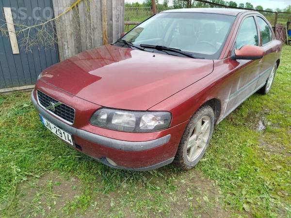 Sarkans Volvo S60 2002 Madona, ar dzinēja tilpumu 2.40 L un nobraukumu 469 tūkst. km par 900 €, foto 1 vietnē AUTOMOTO.COM.LV
