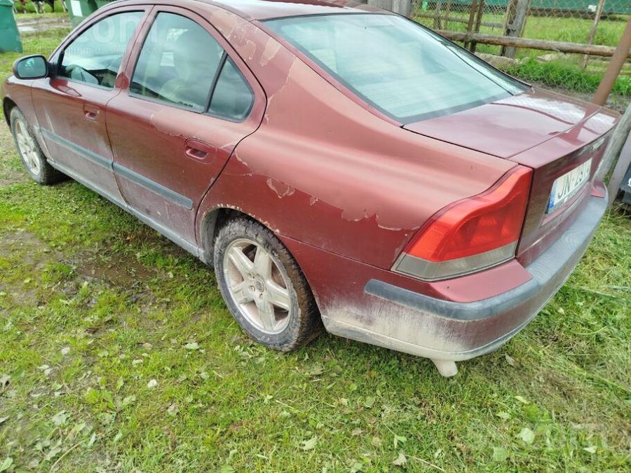 Sarkans Volvo S60 2002 Madona, ar dzinēja tilpumu 2.40 L un nobraukumu 469 tūkst. km par 900 €, foto 3 vietnē AUTOMOTO.COM.LV