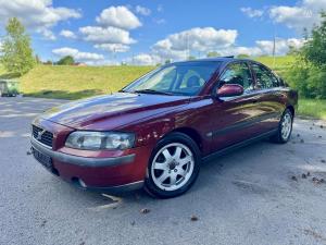 Sarkans Volvo S60 2002 Viļņa, ar dzinēja tilpumu 2.40 L un nobraukumu 321 tūkst. km par 2100 €, foto 3 vietnē AUTOMOTO.COM.LV