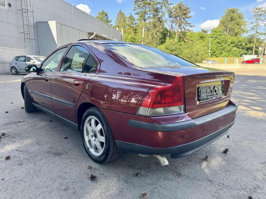 Sarkans Volvo S60 2002 Viļņa, ar dzinēja tilpumu 2.40 L un nobraukumu 321 tūkst. km par 2100 €, foto 5 vietnē AUTOMOTO.COM.LV
