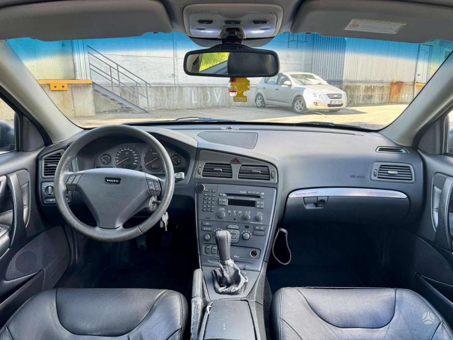 Sarkans Volvo S60 2002 Viļņa, ar dzinēja tilpumu 2.40 L un nobraukumu 321 tūkst. km par 2100 €, foto 9 vietnē AUTOMOTO.COM.LV