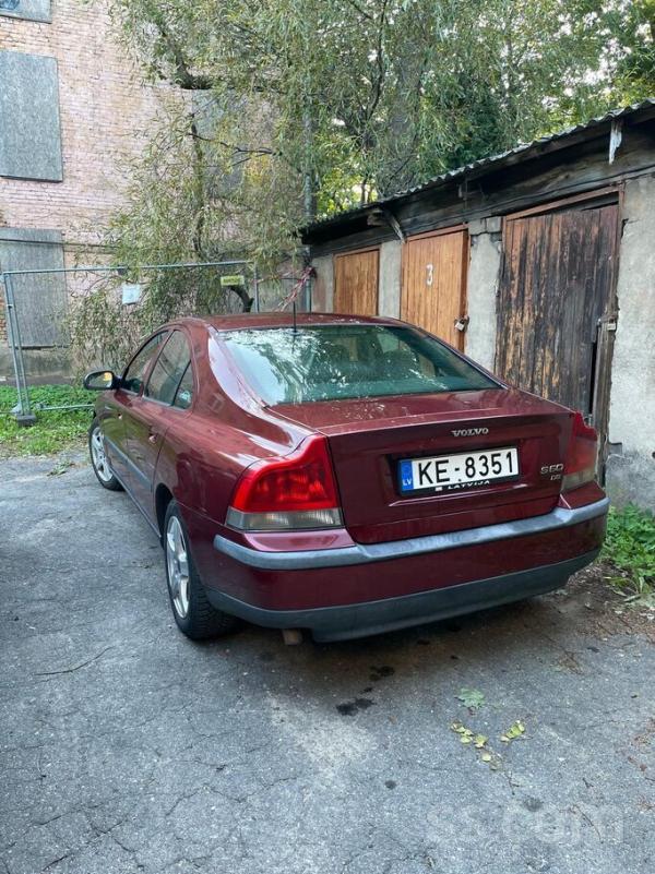 Volvo S60 2002 in Riga on AUTOMOTO.COM.LV Red Volvo S60 2002 in Riga, with an engine capacity of 2.40 L and mileage of 300 thousand km for 990 €, photo 4 on AUTOMOTO.COM.LV
