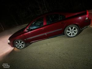 Red Volvo S60 2002 in Ukmerge, with an engine capacity of 2.40 L and mileage of 228 thousand km for 1250 €, photo  on AUTOMOTO.COM.LV