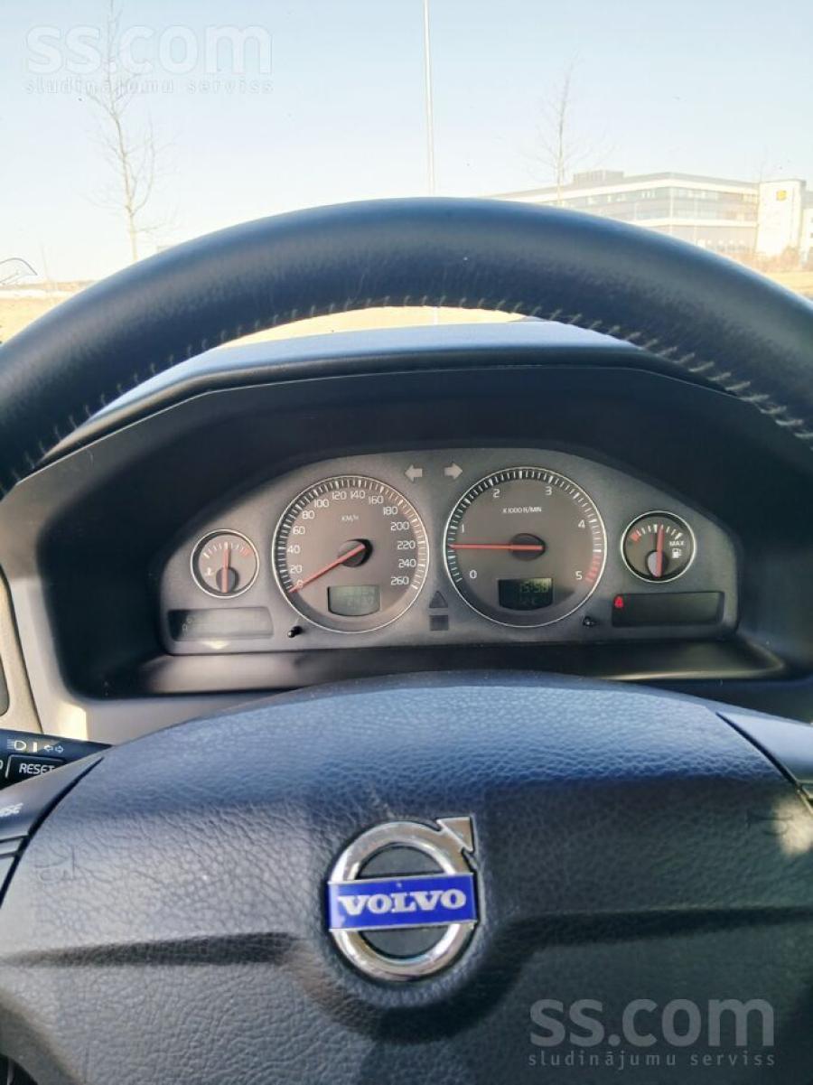 Red Volvo S60 2003 in Riga, with an engine capacity of 2.40 L and mileage of 358 thousand km for 1000 €, photo 8 on AUTOMOTO.COM.LV