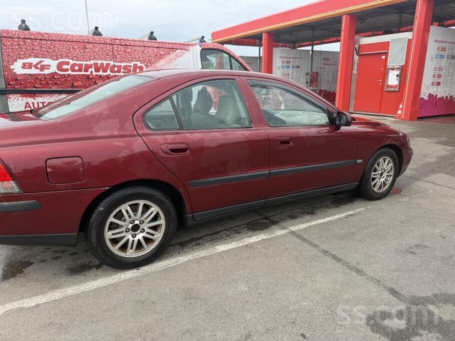 Sarkans Volvo S60 2003 Rīga, ar dzinēja tilpumu 2.40 L un nobraukumu 441 tūkst. km par 550 €, foto 3 vietnē AUTOMOTO.COM.LV