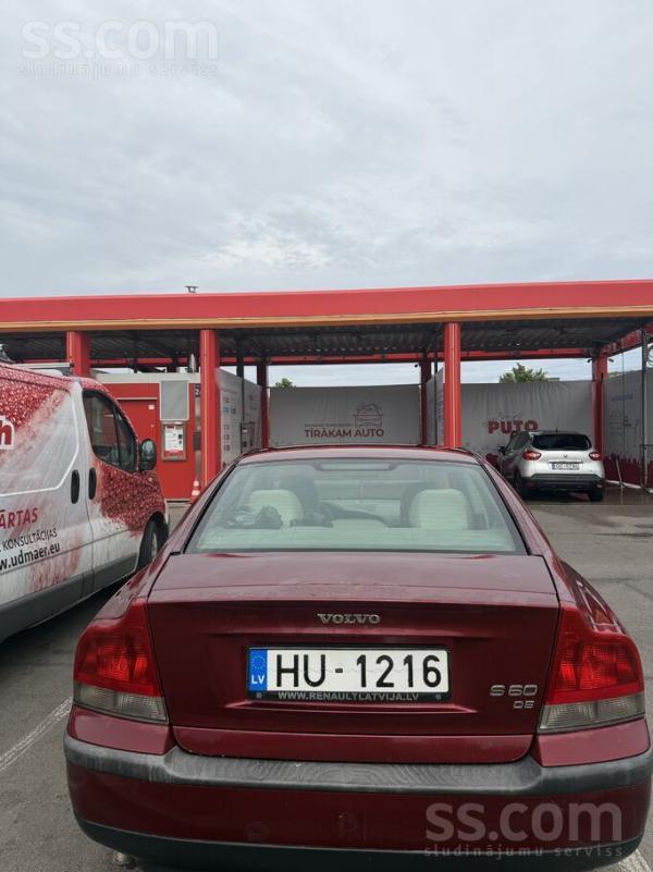 Sarkans Volvo S60 2003 Rīga, ar dzinēja tilpumu 2.40 L un nobraukumu 441 tūkst. km par 550 €, foto 3 vietnē AUTOMOTO.COM.LV
