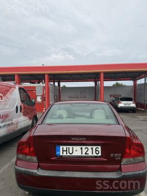 Sarkans Volvo S60 2003 Rīga, ar dzinēja tilpumu 2.40 L un nobraukumu 441 tūkst. km par 550 €, foto 4 vietnē AUTOMOTO.COM.LV