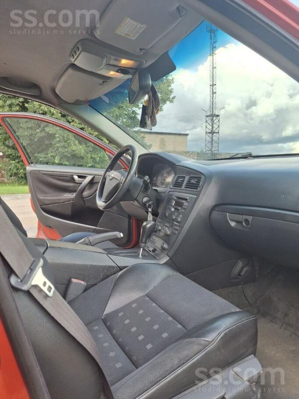 Sarkans Volvo S60 2003 Aizkraukle, ar dzinēja tilpumu 2.40 L un nobraukumu 447 tūkst. km par 1200 €, foto 5 vietnē AUTOMOTO.COM.LV