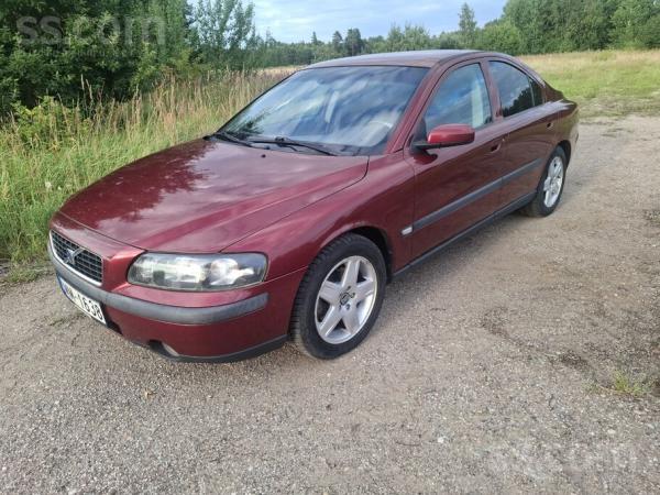Red Volvo S60 2003 in Liepaja, with an engine capacity of 2.40 L and mileage of 272 thousand km for 3000 €, photo 1 on AUTOMOTO.COM.LV