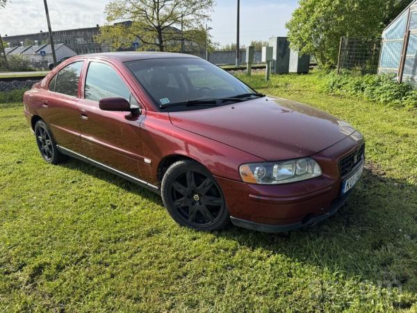 Red Volvo S60 2005 in Jelgava, with an engine capacity of 2.40 L and mileage of 0 thousand km for 1000 €, photo 1 on AUTOMOTO.COM.LV