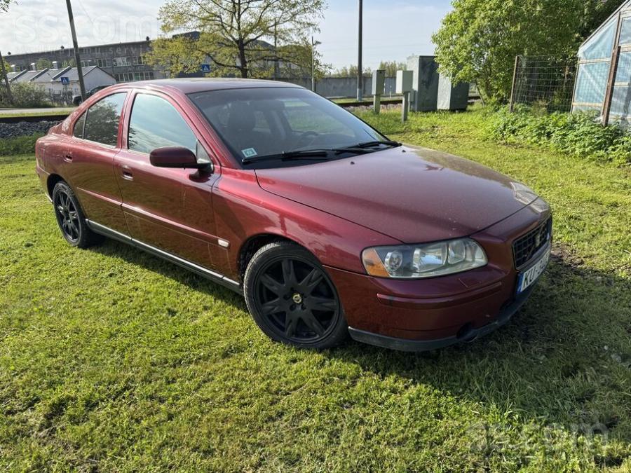 Red Volvo S60 2005 in Jelgava, with an engine capacity of 2.40 L and mileage of 0 thousand km for 5590 €, photo 1 on AUTOMOTO.COM.LV
