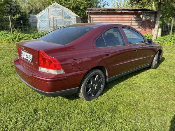 Red Volvo S60 2005 in Jelgava, with an engine capacity of 2.40 L and mileage of 0 thousand km for 1000 €, photo 2 on AUTOMOTO.COM.LV