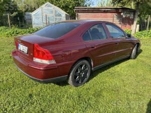 Red Volvo S60 2005 in Jelgava, with an engine capacity of 2.40 L and mileage of 0 thousand km for 5590 €, photo 2 on AUTOMOTO.COM.LV