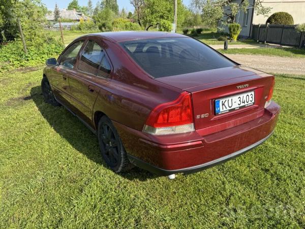 Red Volvo S60 2005 in Jelgava, with an engine capacity of 2.40 L and mileage of 0 thousand km for 1000 €, photo 3 on AUTOMOTO.COM.LV