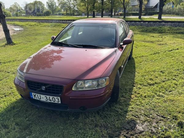 Red Volvo S60 2005 in Jelgava, with an engine capacity of 2.40 L and mileage of 0 thousand km for 1000 €, photo 4 on AUTOMOTO.COM.LV