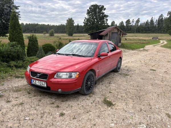 Red Volvo S60 2005 in Aluksne, with an engine capacity of 2.40 L and mileage of 405 thousand km for 1250 €, photo 3 on AUTOMOTO.COM.LV