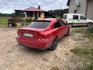Красный Вольво С60 2005 в Алуксне, объемом двигателя 2.40 л и пробегом 405 тыс. км за 1250 €, фото 4 на AUTOMOTO.COM.LV